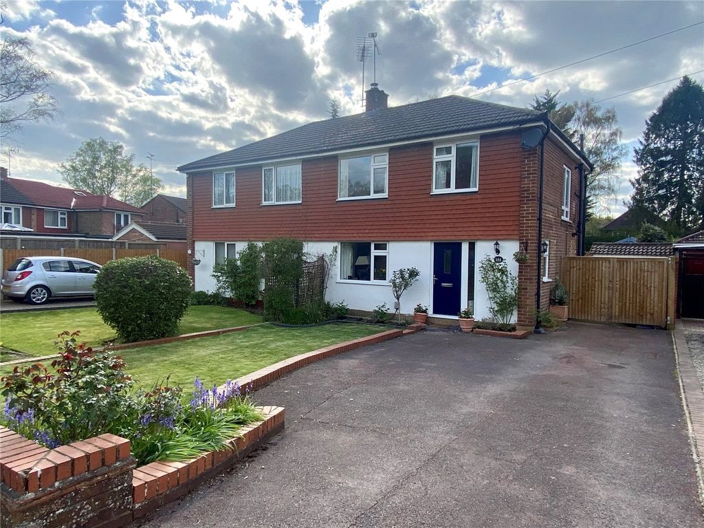 3 Bed Semi Detached House For Sale In Pierrefondes Avenue Farnborough