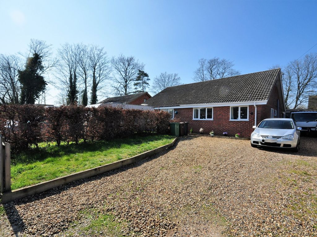 2 bed semi-detached bungalow to rent in Manor Road, Long Stratton ...