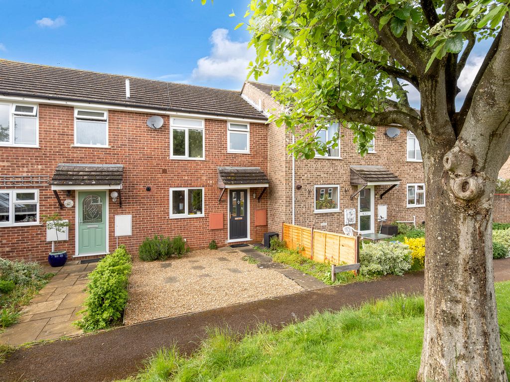 3 bed terraced house for sale in Fair Close, Bicester OX26 - Zoopla