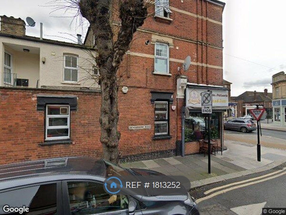 1 bed flat to rent in Green Lanes, London N13, £1,200 pcm - Zoopla