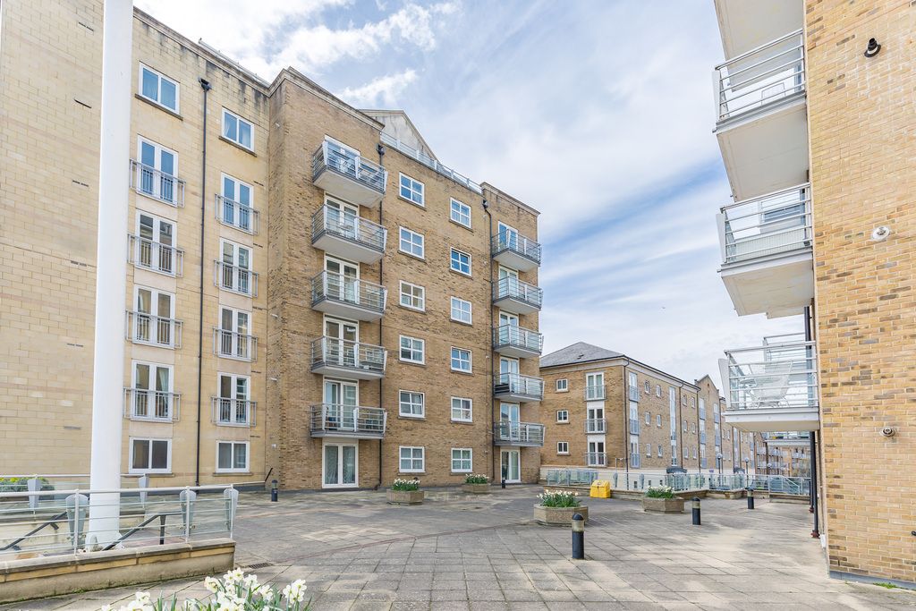 2 bed flat for sale in Millennium Drive, London E14 - Zoopla