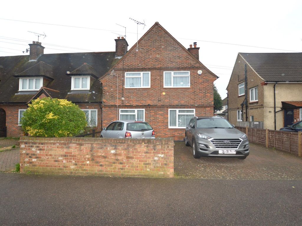 3 Bed Semi Detached House For Sale In Gonville Avenue Croxley Green