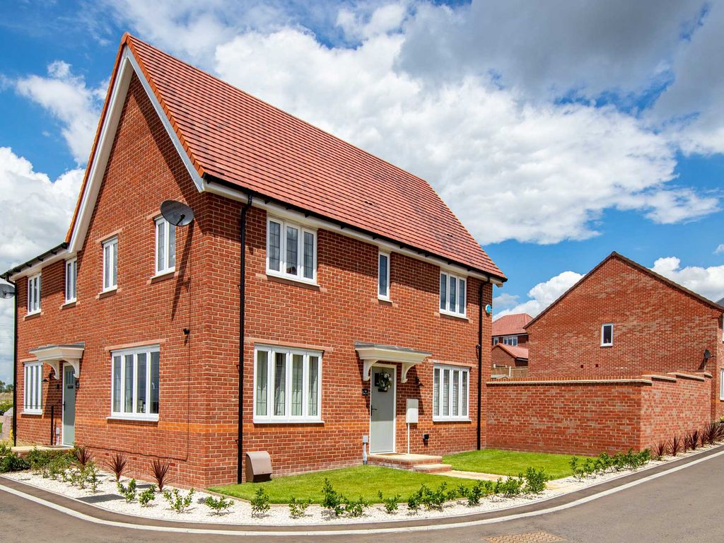 New Home 3 Bed Semi Detached House For Sale In Ashingdon Road