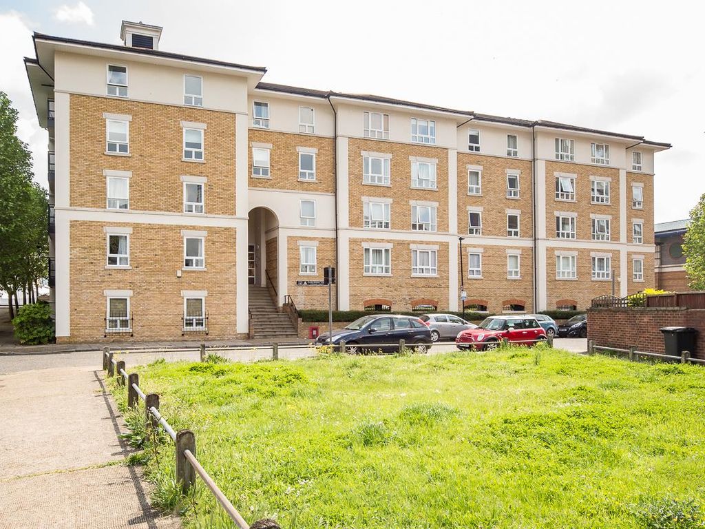 2 bed flat to rent in Stewart Street, London E14, £1,995 pcm - Zoopla
