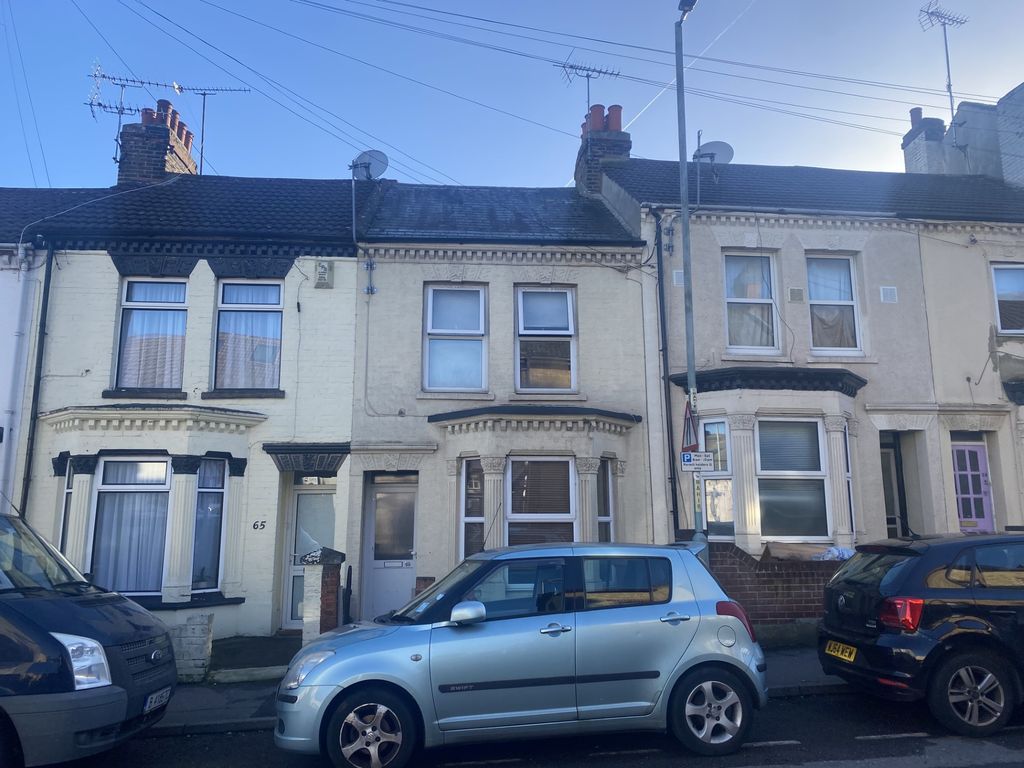 3 Bed Terraced House For Sale In Richmond Road Gillingham Kent Me7 £