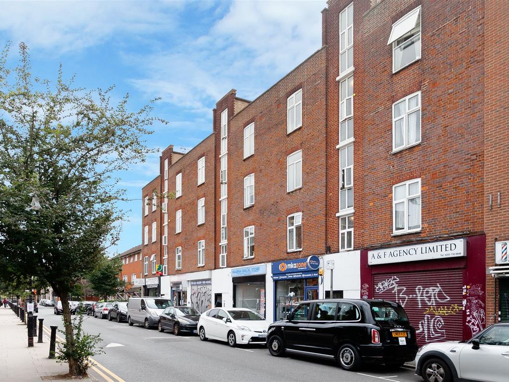 2 bed flat to rent in Drake House, Stepney Way, London E1, £2,000 pcm ...