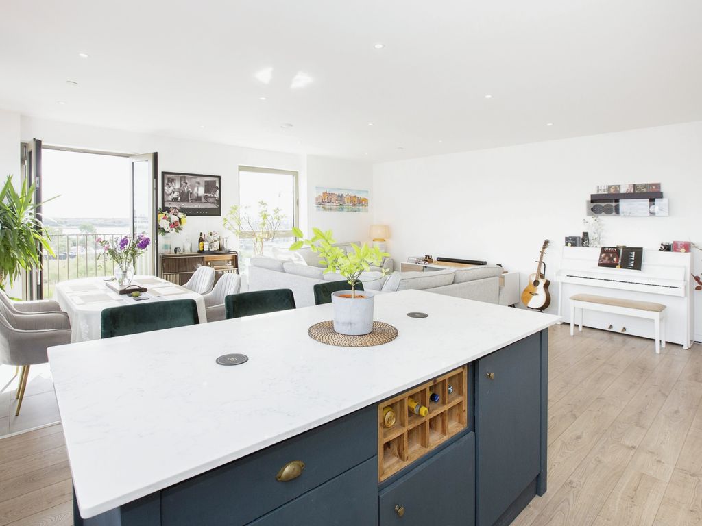 2 bed flat for sale in 20 Armada Way, London E6, £550,000 - Zoopla