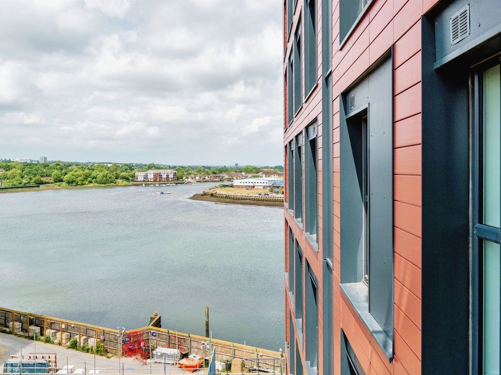 New home, 2 bed flat for sale in Meridian Way, Southampton SO14, £ ...