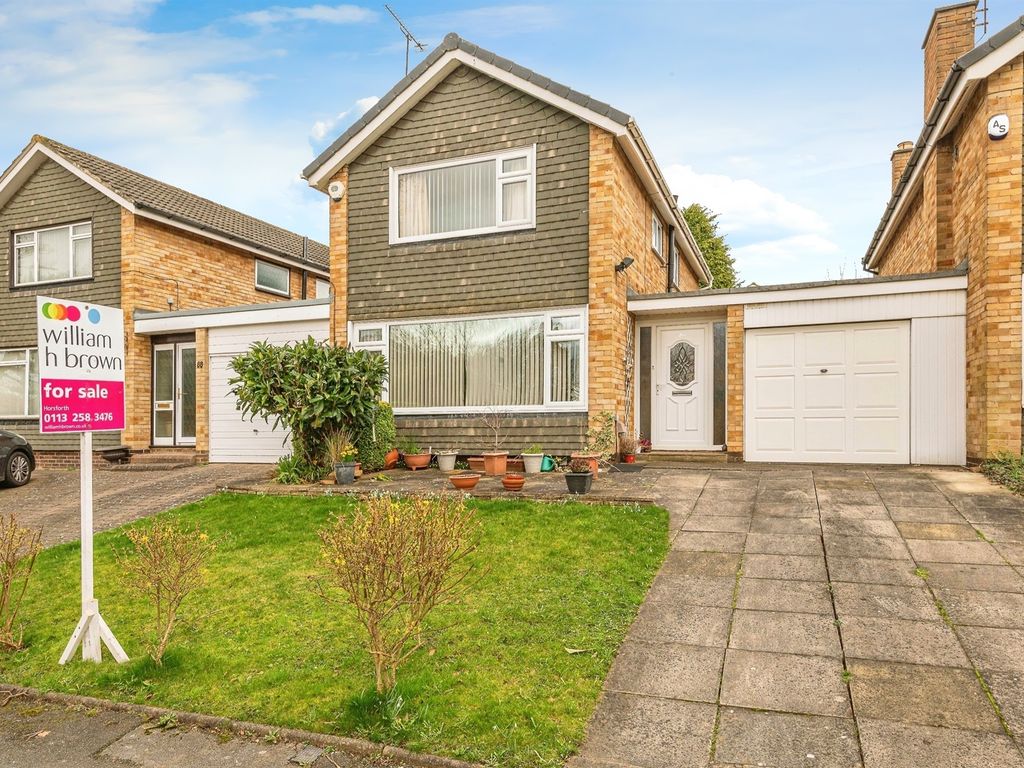 3 bed link detached house for sale in Hall Lane, Horsforth, Leeds LS18 ...
