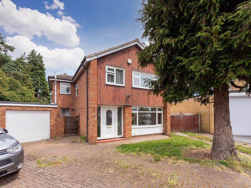 4 bed detached house for sale in Radcot Avenue, Langley SL3, £950,000 ...