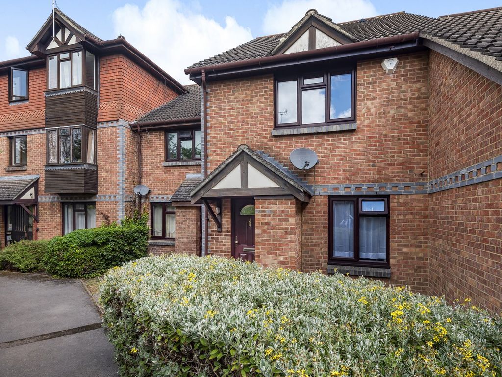 1 Bed End Terrace House For Sale In Granby Court Reading Berkshire