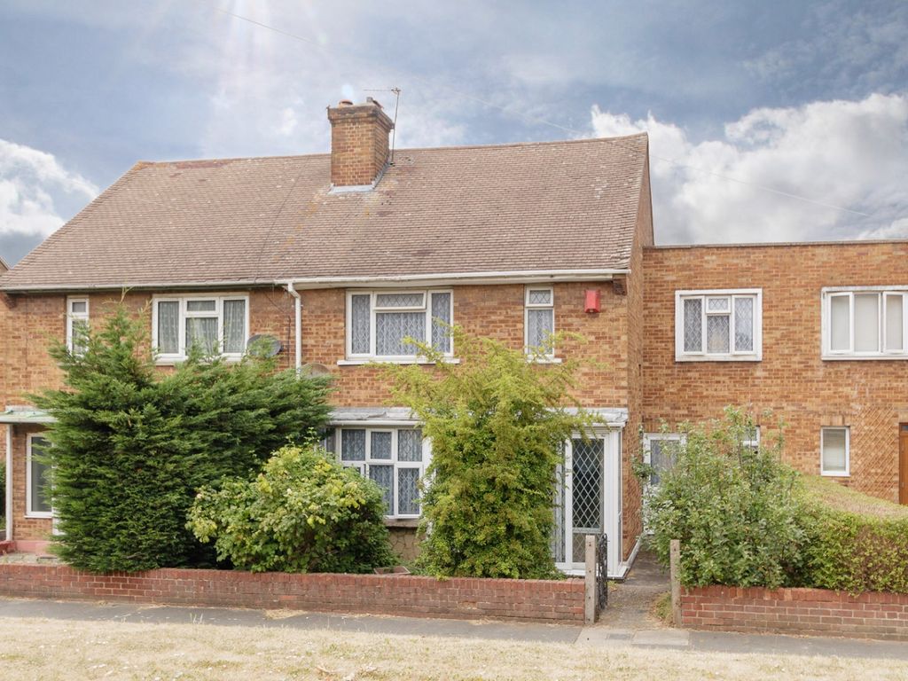 3 Bed Semi Detached House For Sale In Macmillan Gardens Dartford Da1