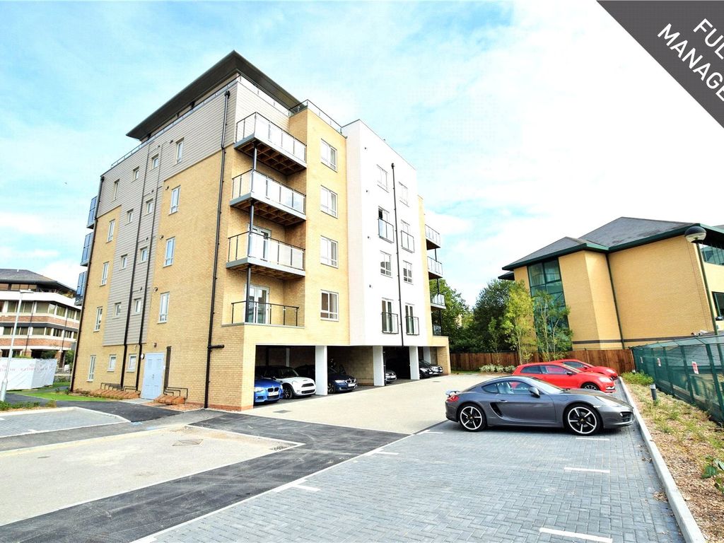 1 bed flat to rent in Fleming Place, Bracknell, Berkshire RG12, £1,250 ...