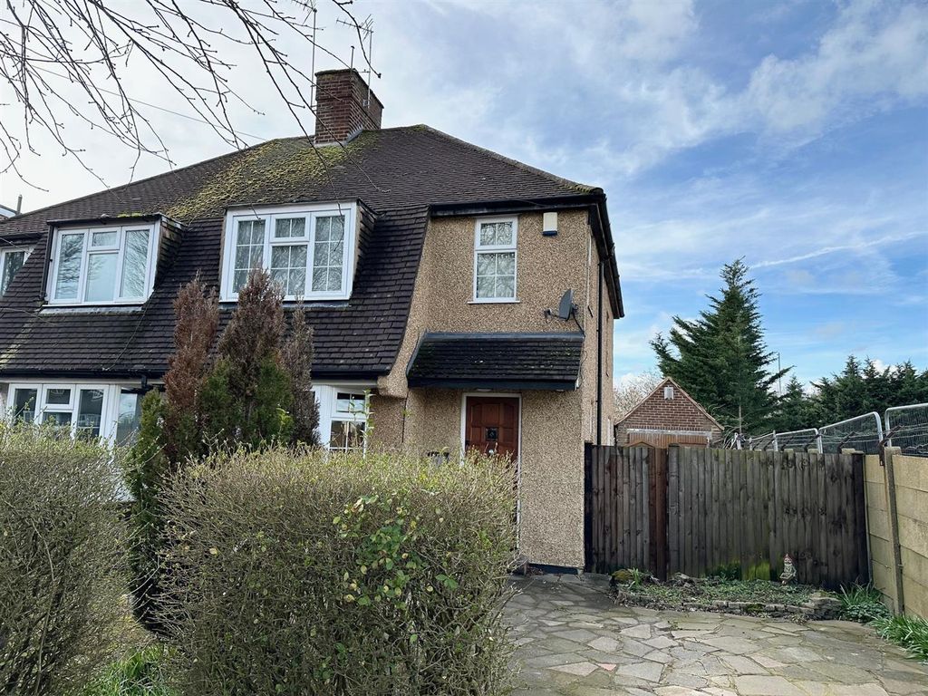 3 Bed Semi Detached House To Rent In Harvey Road Northolt Ub5 £2 100