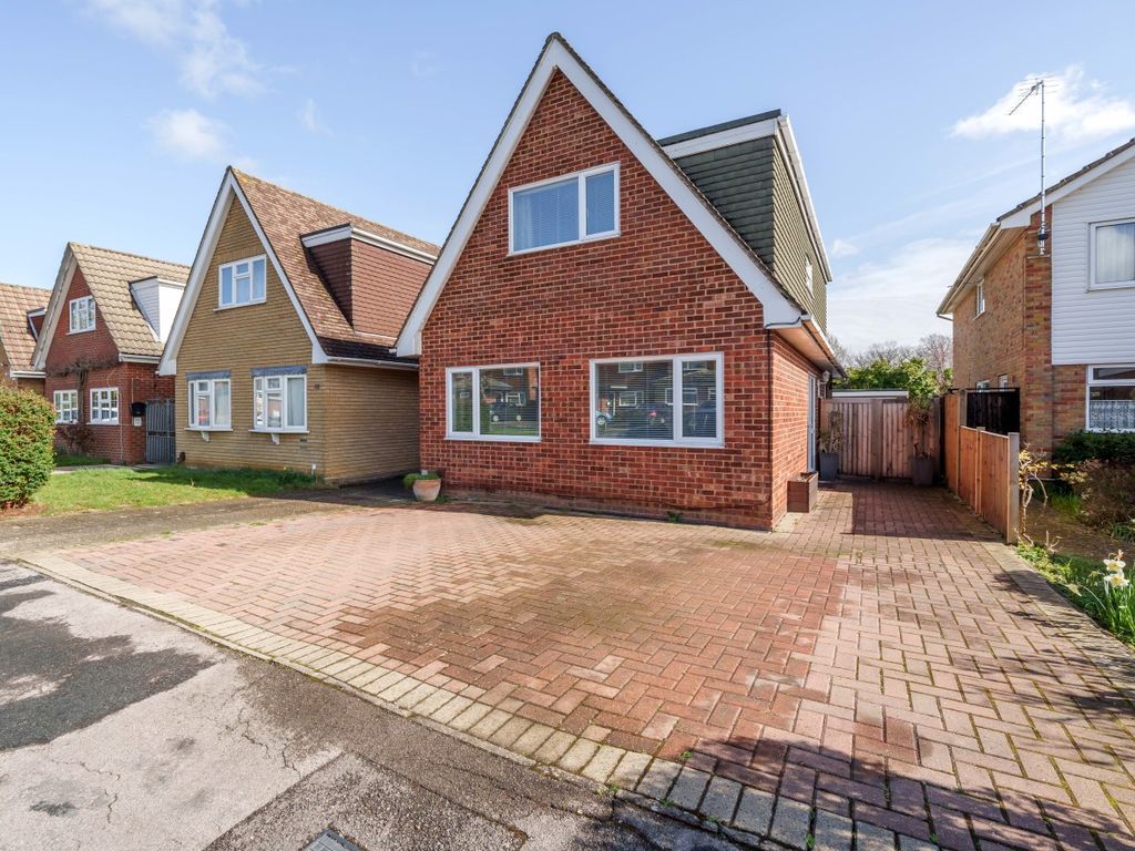 2 bed detached house for sale in Chequer Tree Close, Knaphill, Woking ...