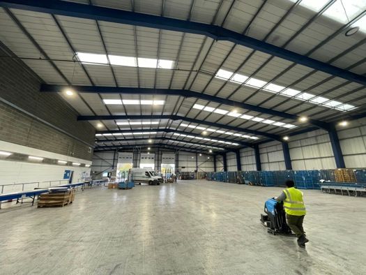 Light industrial to let in Ravens Way, Northampton, Northamptonshire ...