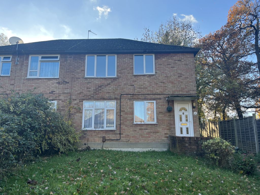 2 bed maisonette to rent in Croft Close, Chislehurst, Kent BR7, £1,400 pcm - Zoopla