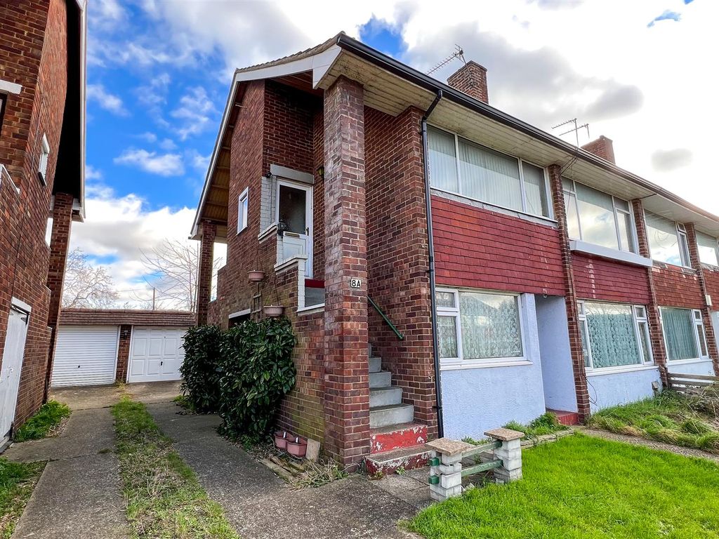 2 bed maisonette to rent in Cedar Way, Sunbury-On-Thames TW16 - Zoopla