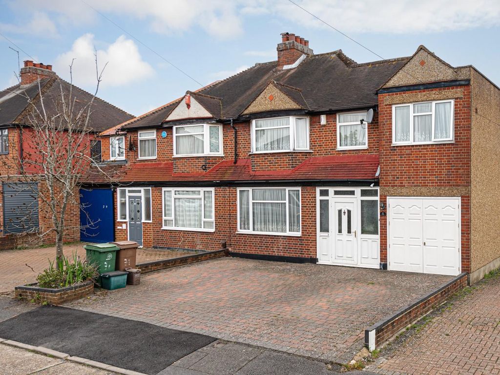 4 Bed Semi Detached House For Sale In The Mount Worcester Park Kt4