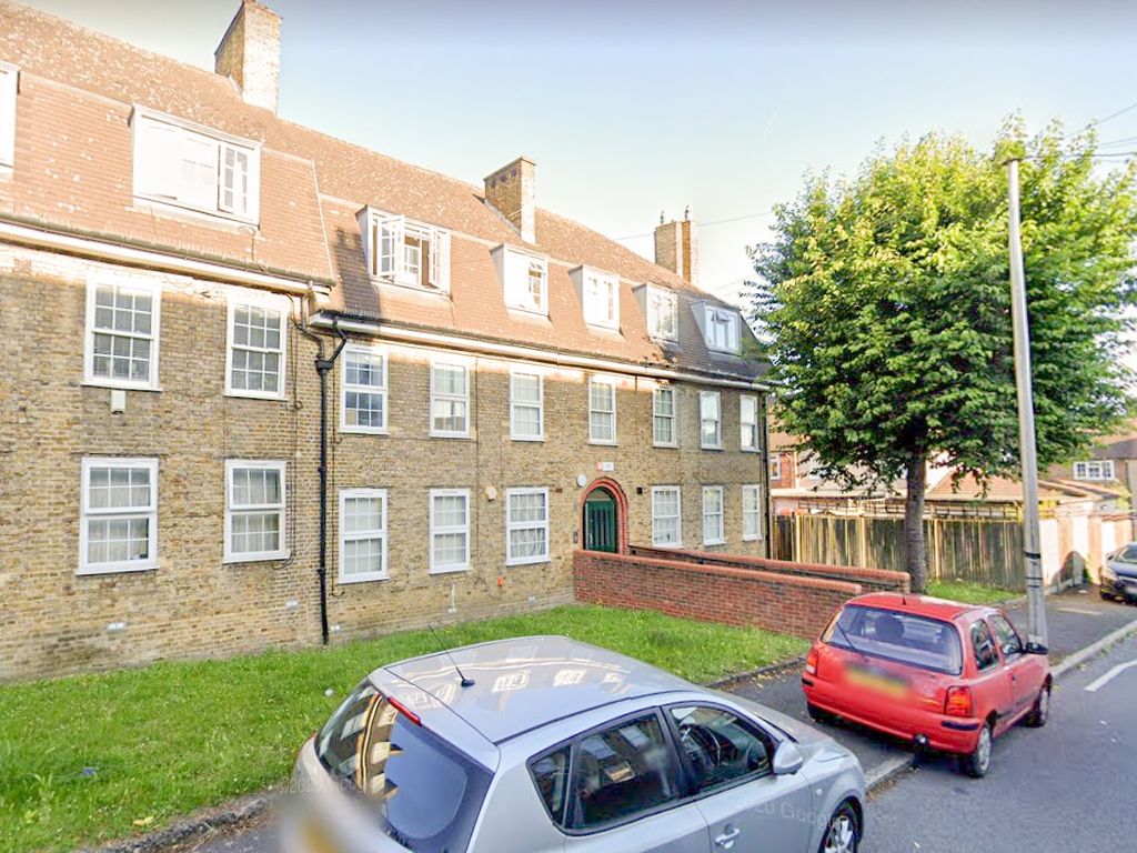 2 bed flat for sale in Wingrove Road, London SE6, £250,000 - Zoopla