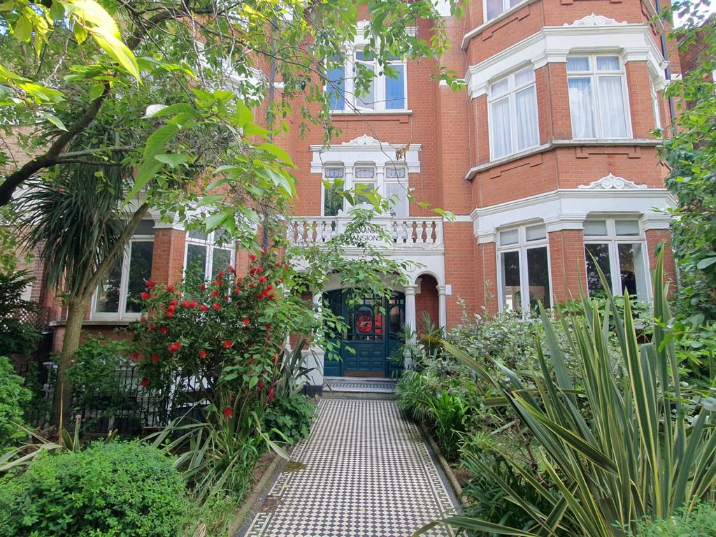 1 bed flat to rent in Chichele Road, London NW2, £1,350 pcm - Zoopla