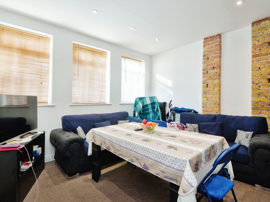 2 bed flat for sale in Floyd Road, London SE7, £270,000 - Zoopla