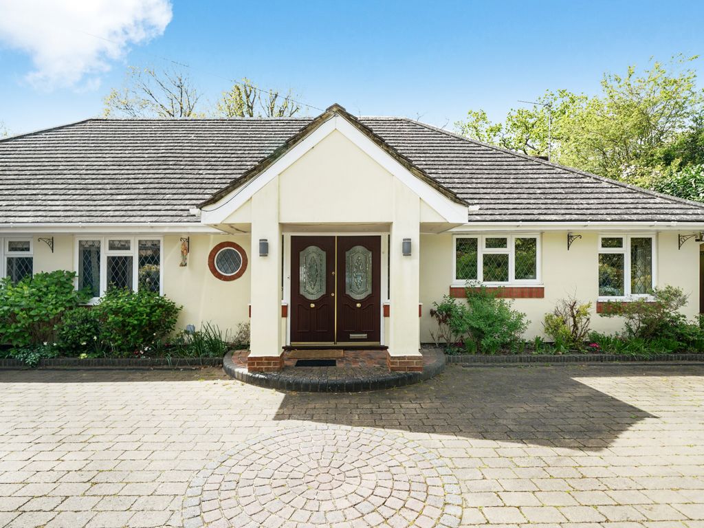 3 bed detached bungalow for sale in High Beeches, Gerrards Cross SL9, £ ...