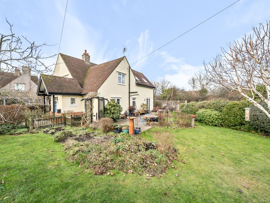 3 Bed Semi Detached House For Sale In Kingsmead Hill Roydon Harlow