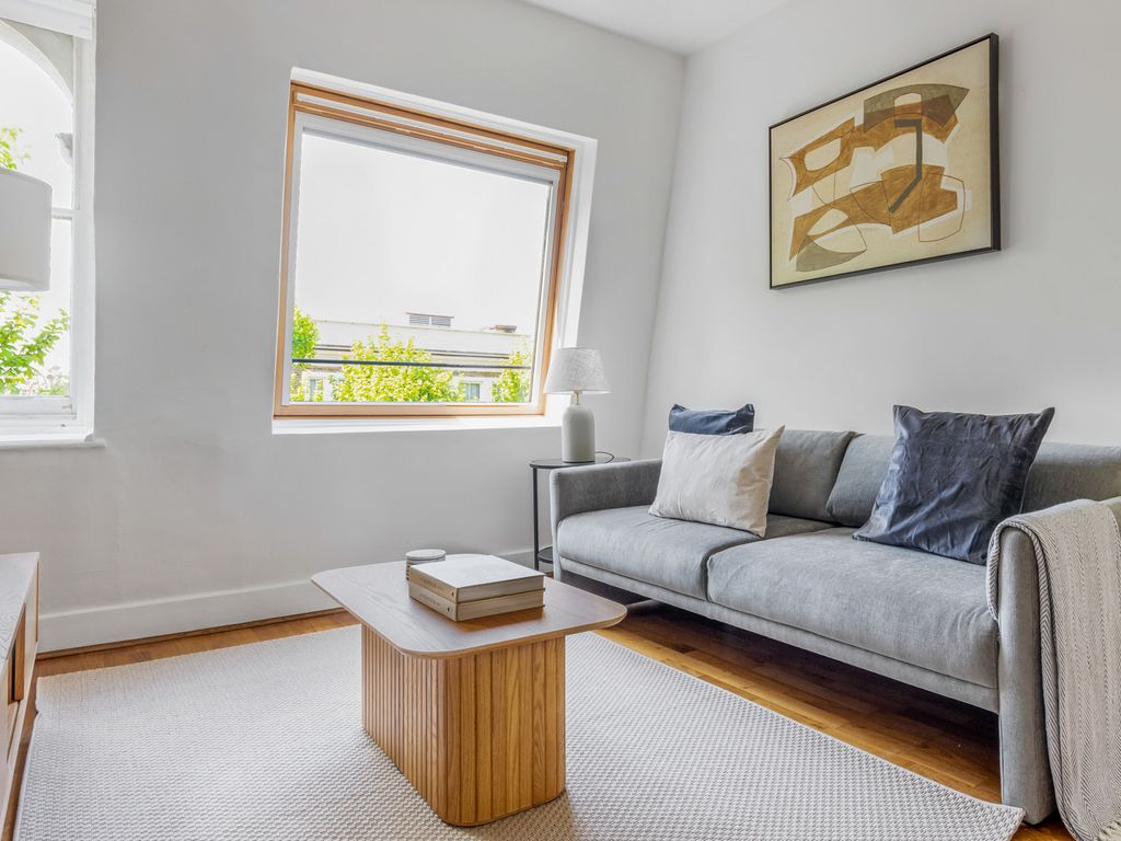 1 bed flat to rent in Ladbroke Grove, London W10, £2,770 pcm - Zoopla