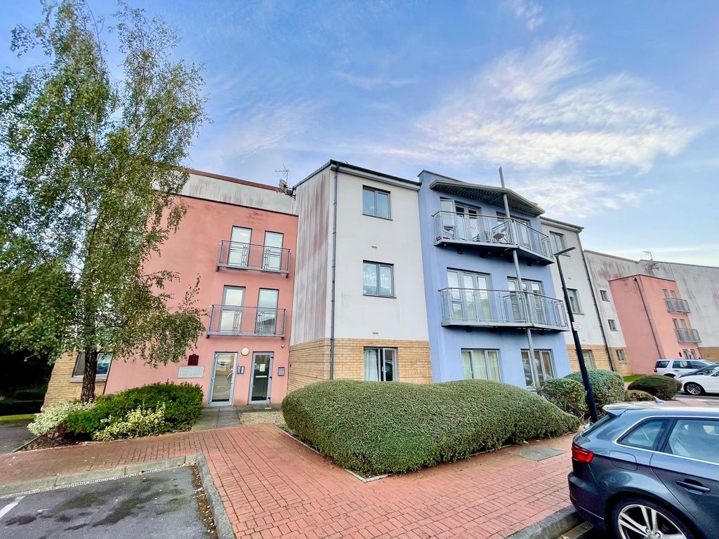 1 bed flat to rent in Rhodfa'r Gwagenni, Barry CF63, £765 pcm - Zoopla