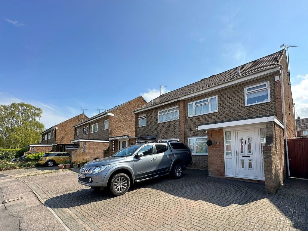 3 Bed Semi Detached House For Sale In Wakeley Road Rainham Gillingham