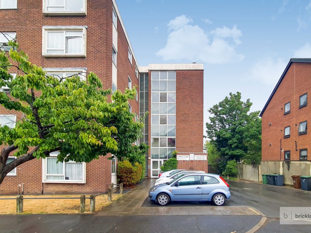 2 bed flat to rent in Roberts Court, Maple Road, London SE20 - Zoopla
