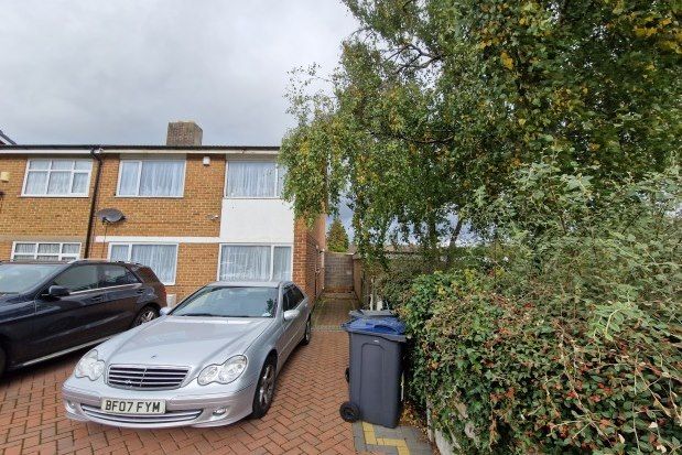 3 bed semi-detached house to rent in Brett Drive, Birmingham B32 - Zoopla