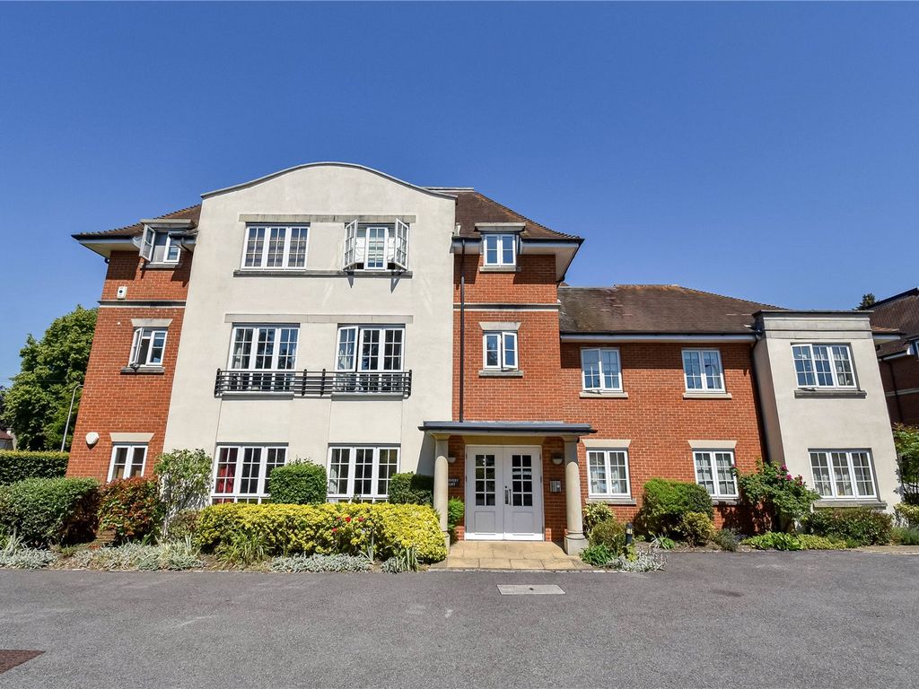 2 bed flat for sale in Catherine Road, Newbury, Berkshire RG14, £ ...