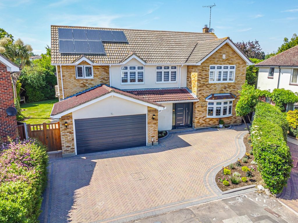 5 bed detached house for sale in Coptfold Close, Thorpe Bay SS1 - Zoopla