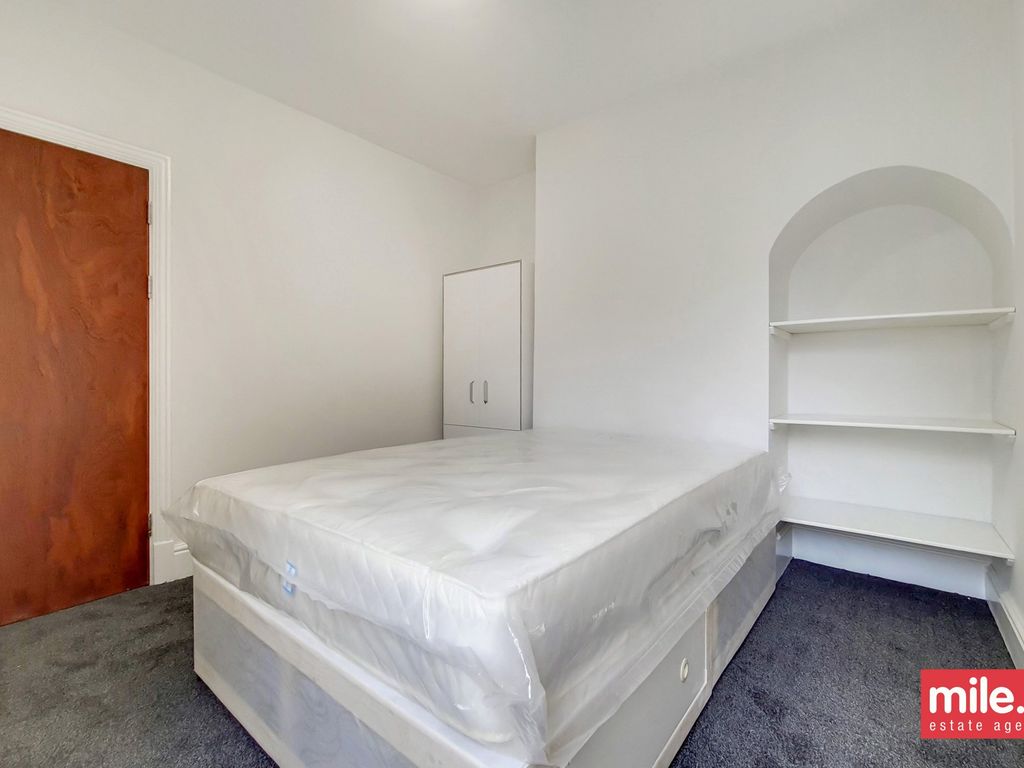 Room to rent in Reginald Street, Luton LU2 - Zoopla