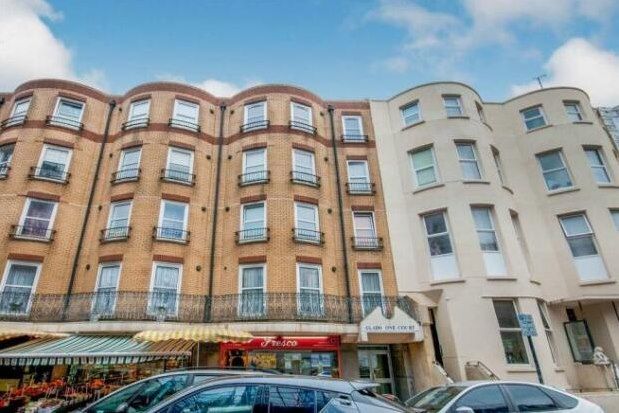 2 bed flat to rent in Terminus Road, Eastbourne BN21, £1,200 pcm - Zoopla