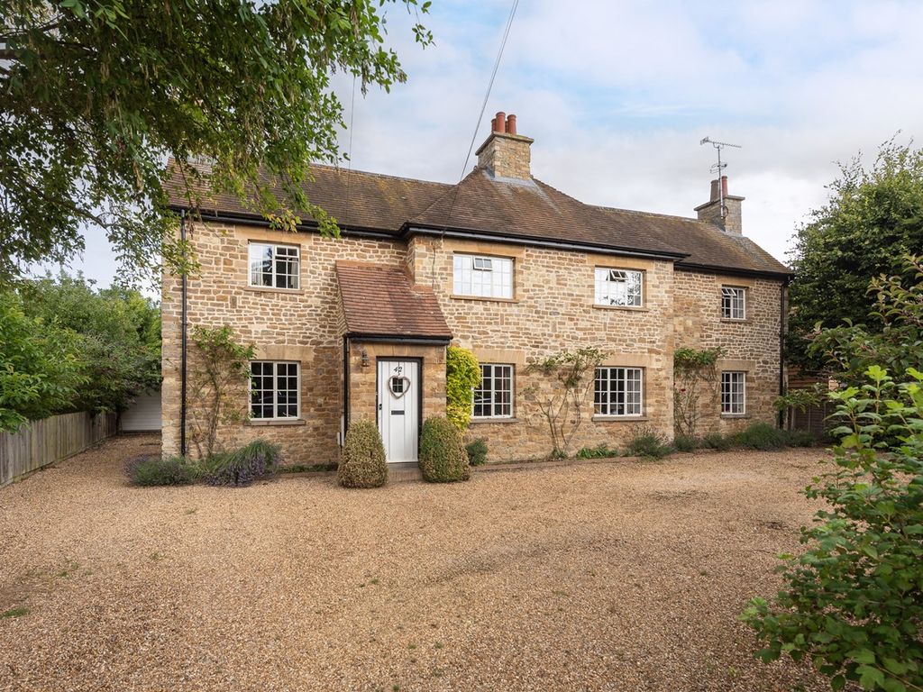 6 bed detached house for sale in Church End, Biddenham, Bedfordshire ...