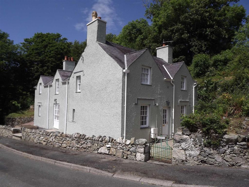 3 bed detached house to rent in Cadnant Road, Menai Bridge LL59, £1,750 ...