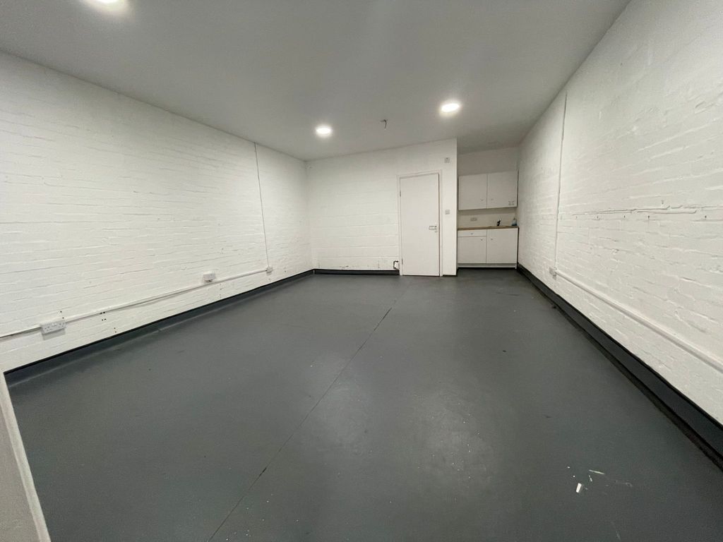 Office to let in Slough Business Park, 94 Farnham Road, Slough ...