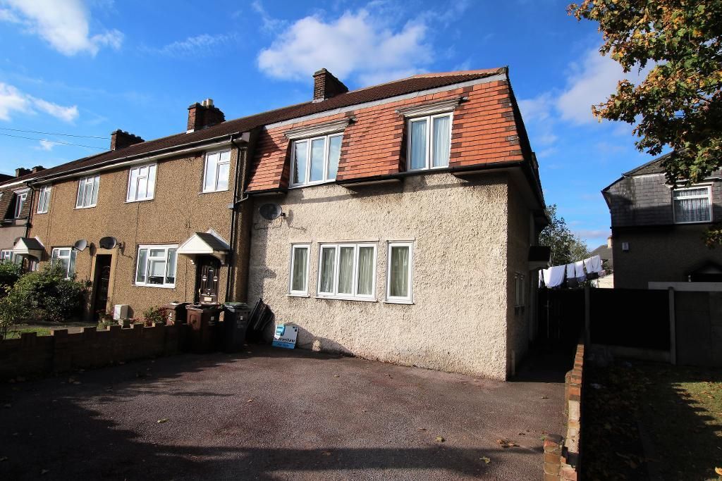 3 Bed End Terrace House To Rent In Wood Lane Dagenham Essex Rm8 £