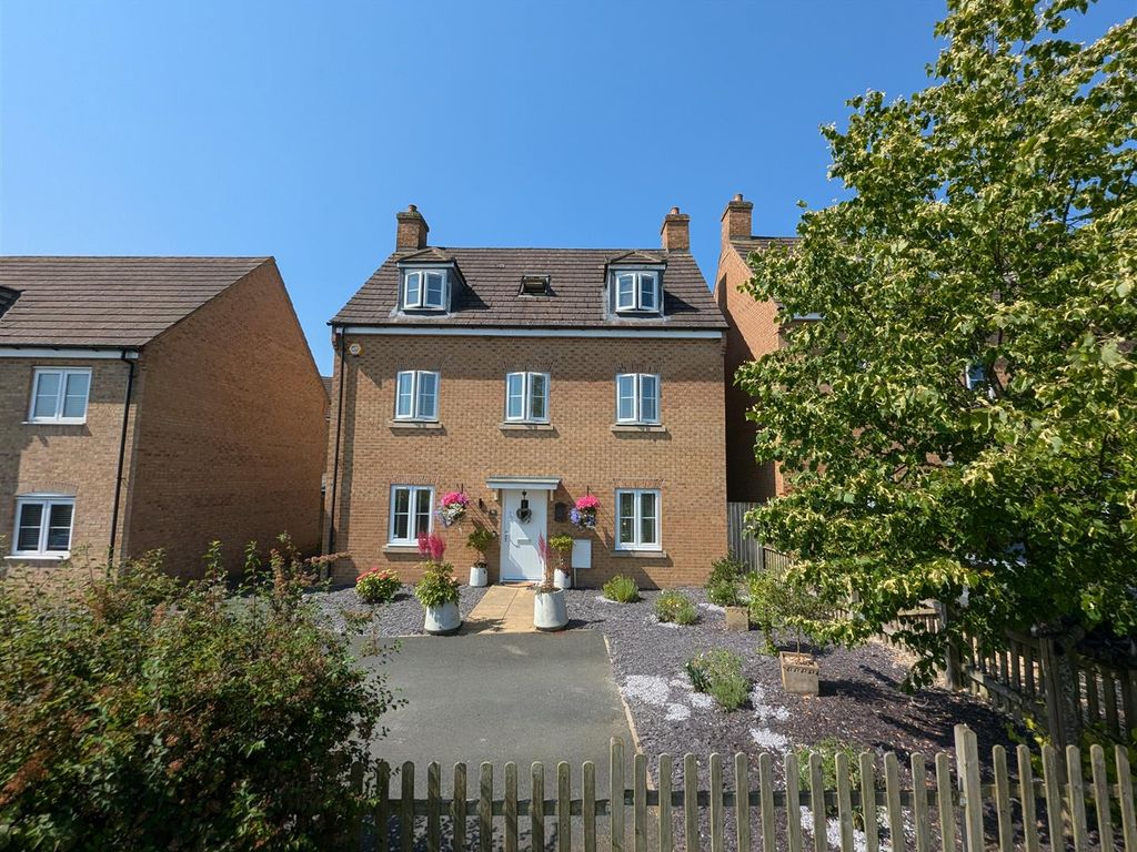 5 bed detached house for sale in Savernake Drive, Corby NN18, £410,000 ...