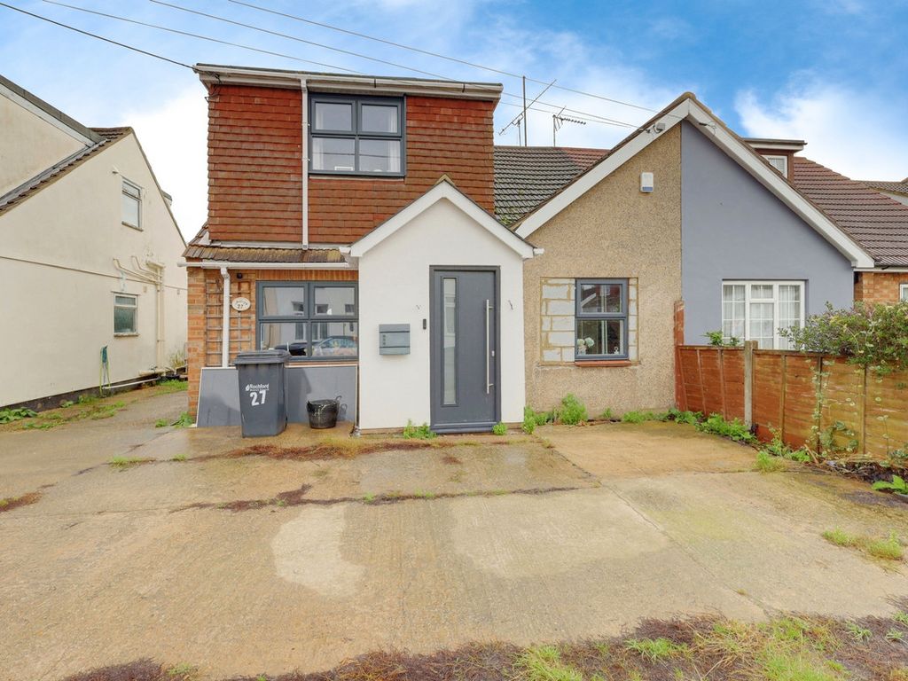 4 Bed Semi Detached House For Sale In Sutton Court Drive Rochford Ss4
