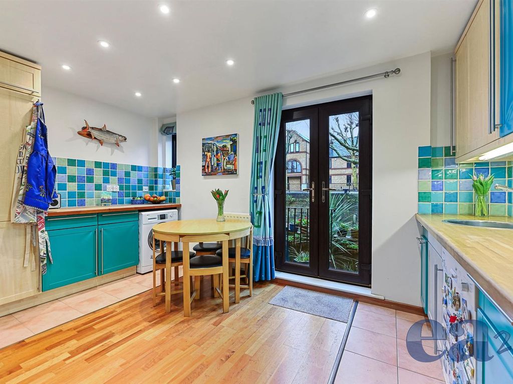 4 bed town house for sale in Roding Mews, London E1W, £1,125,000 - Zoopla