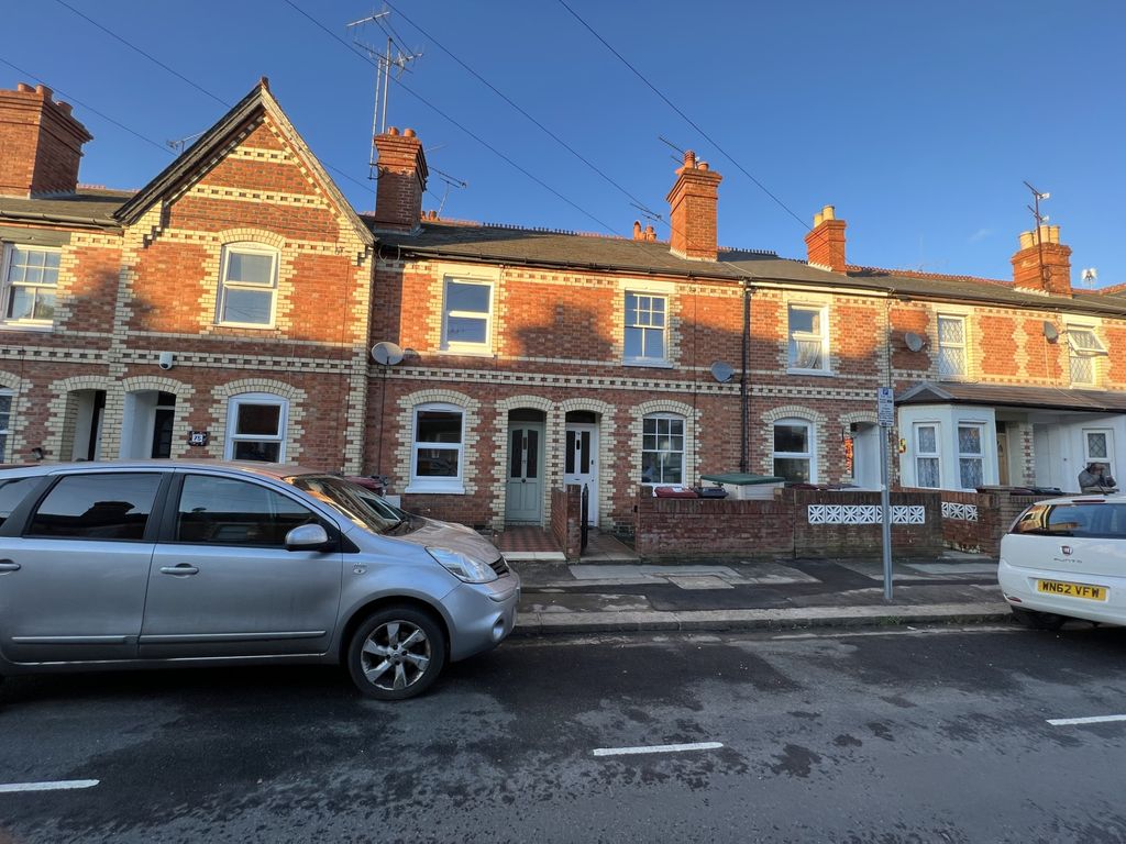 2 bed terraced house to rent in Coventry Road, Reading RG1, £1,200 pcm - Zoopla