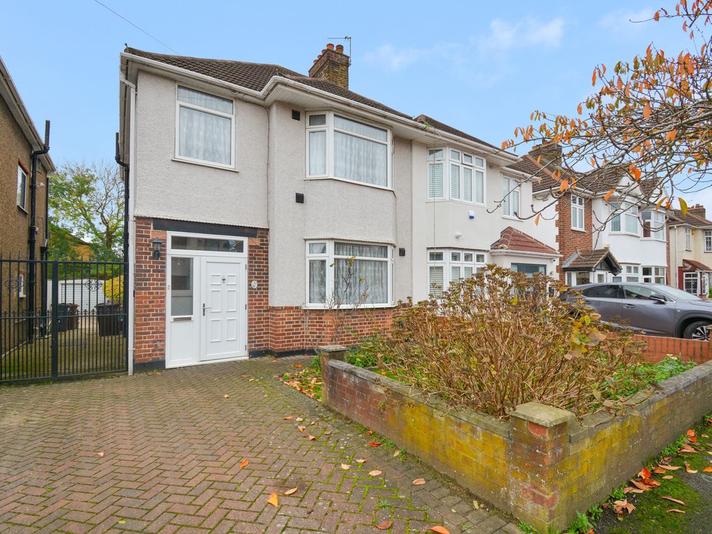 3 Bed Semi Detached House For Sale In Hogarth Gardens Heston Hounslow
