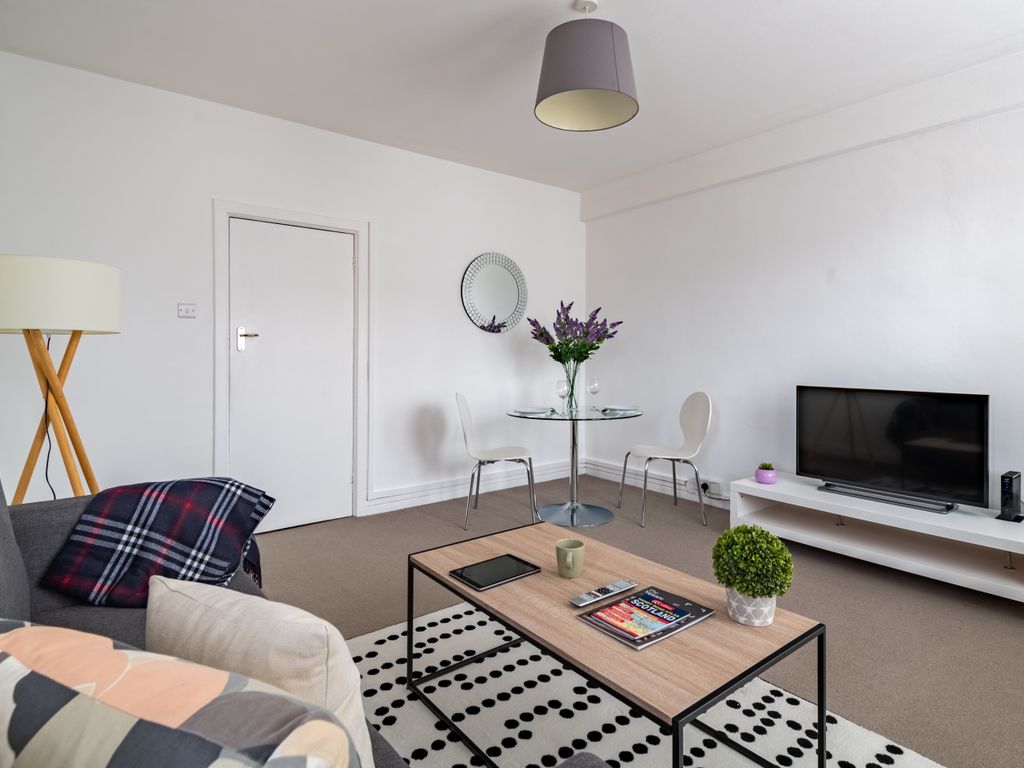 1 bed flat to rent in Dolphin Square, London SW1V - Zoopla