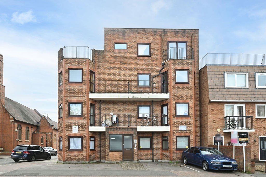 2 bed penthouse for sale in Nether Street, London N12 - Zoopla