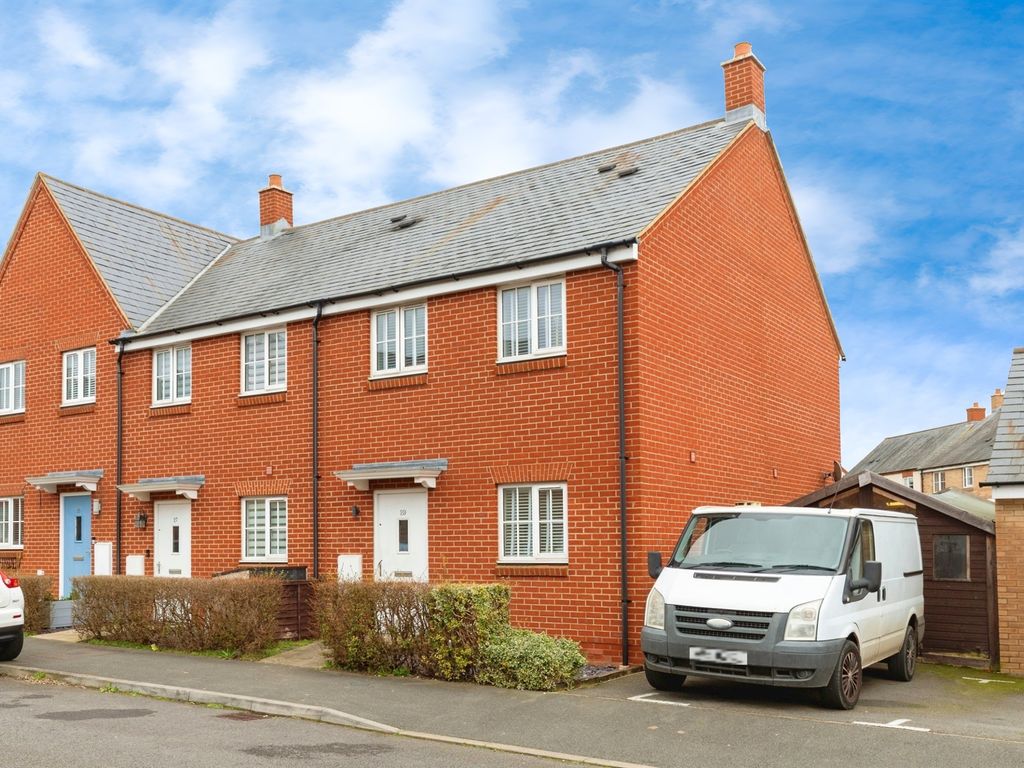 3 Bed End Terrace House For Sale In Marigold Way Stotfold Hitchin Sg5
