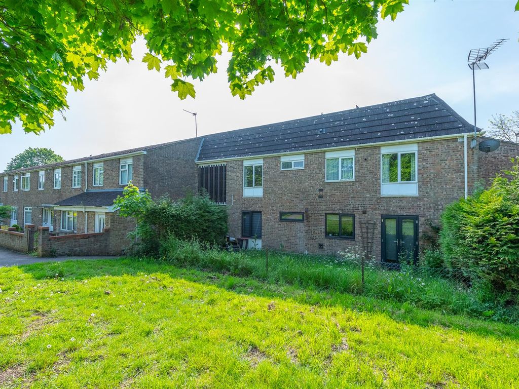 1 bed flat for sale in Gershwin Road, Basingstoke RG22, £140,000 - Zoopla